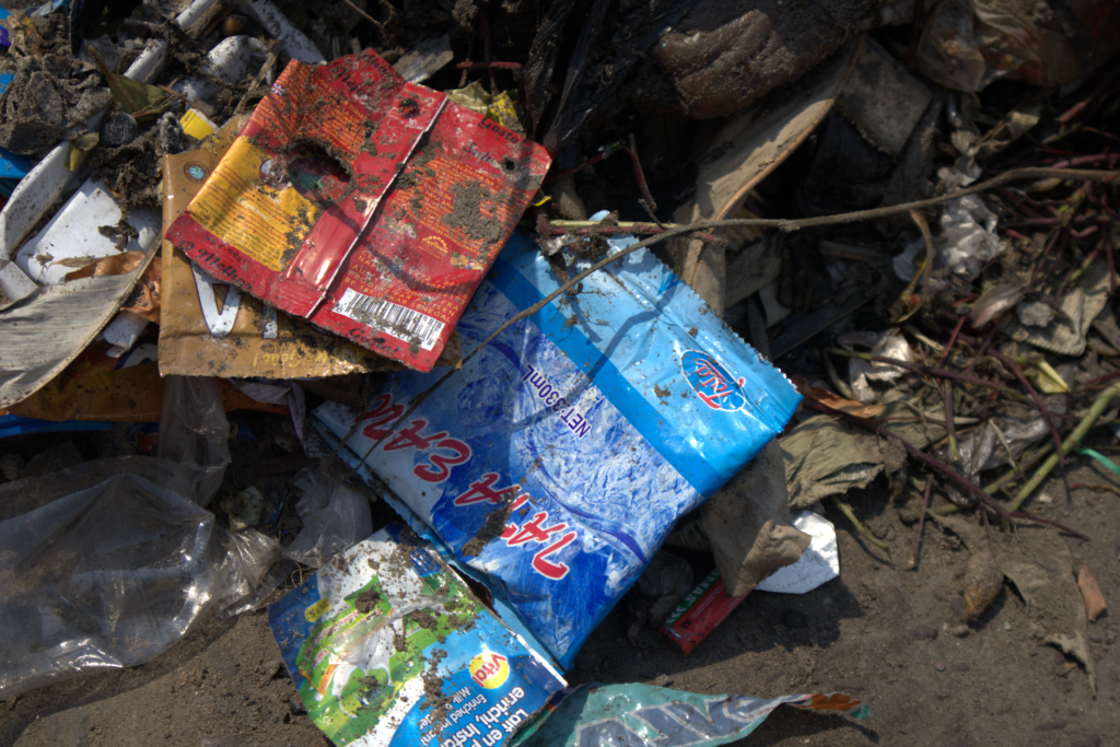 Eau en sachet plastique : l’État congolais piétine-t-il sa propre ...